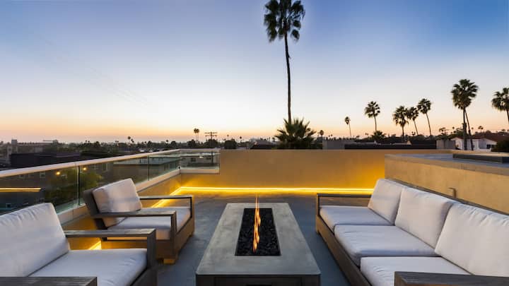 Rooftop Tri-level Home + Firepit + 4 Parking Spots - Mission Bay, CA