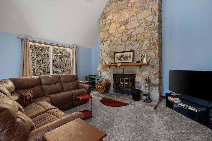 Seasons On Mount Snow | Walk Out / Ski Home! - Mount Snow, VT