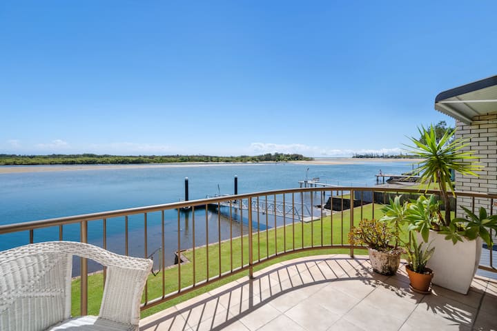 Jetty Flats - Stylish Waterfront Escape - Buderim