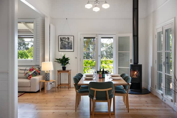 Mafic House- Beautiful Views, Hot Tub And Pool - Guildford