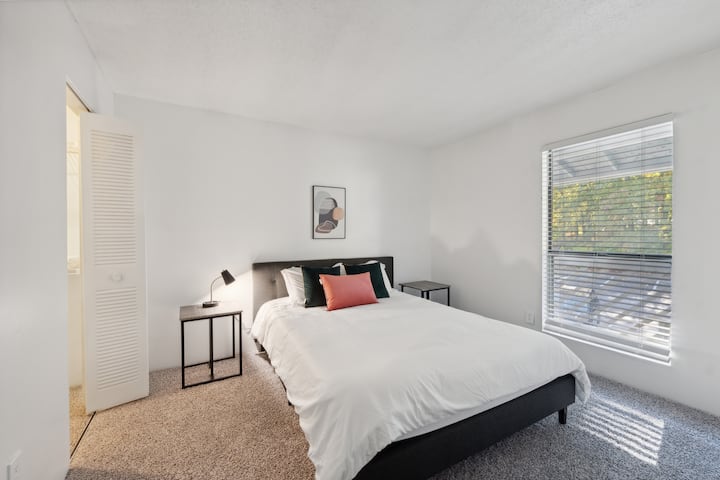 Northcliffe 407 I Fully Furnished 2 Bedroom 2bth - Winston-Salem, NC