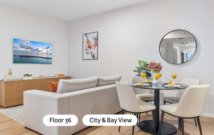 Luxury Waterfront Condo: Resort Pool & Bay Views - Miami
