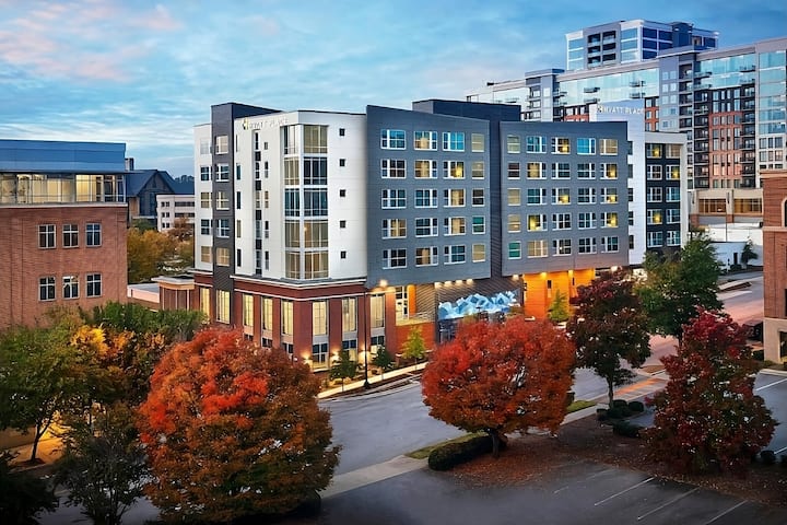 Close To Sirrine Stadium! Pool Access, Two Units - Greenville, SC