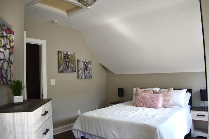 4br Urban Loft In Point Breeze Near Eats & Shops - Forest Hills, PA
