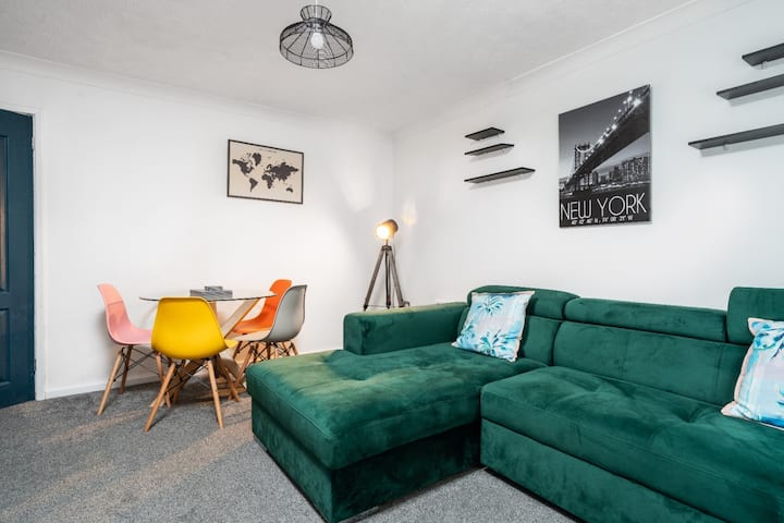 2-bed Apartment | 3 Double Beds | Sleeps 4 - Birmingham