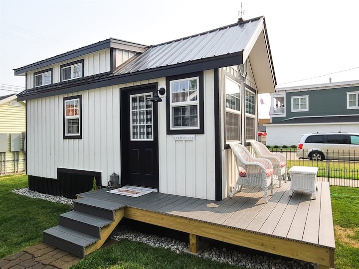 The Farmhouse - Tiny Digs Lakeshore - Muskegon, MI