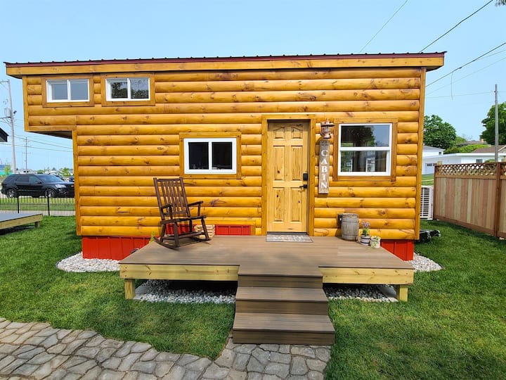 Log Cabin - Tiny Digs Lakeshore - Muskegon, MI