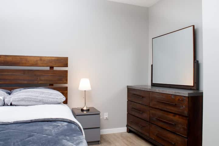 Sammy Suite - Edmonton