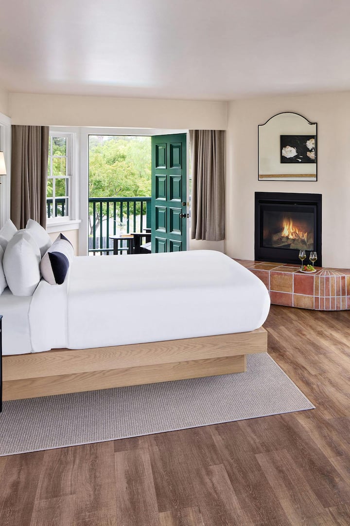 Balcony Or Patio & In-room Fireplace - Yountville, CA