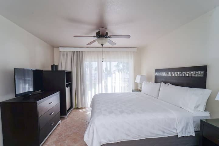 Sun, Sand & Surf! On-site Pool, Free Parking! - West Bay