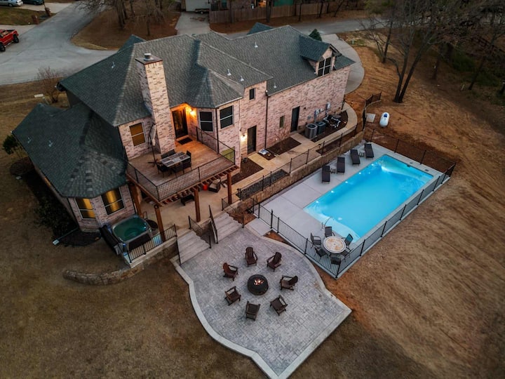 The Cove: Heated Pool, Hot Tub, Lake Access - Corinth, TX