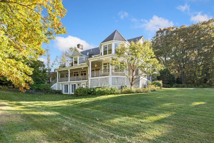Expansive Coastal Family Retreat - Kennebunk, ME