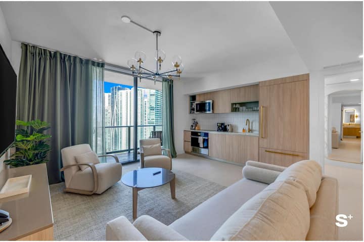 Modern Dtw Miami Escape With Water Views - Miami, FL