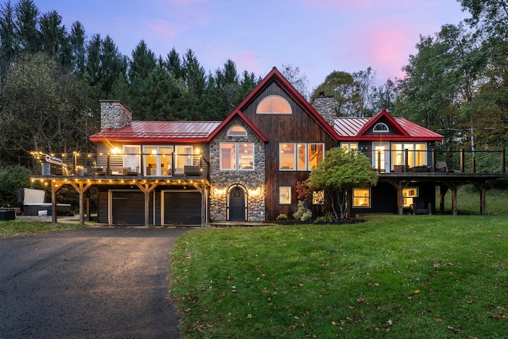 Luxury Log Chalet W/ Hot Tub & Hill Views - Ellicottville, NY