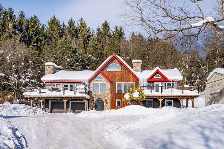 Luxury Log Chalet W/ Hot Tub & Hill Views - Ellicottville, NY