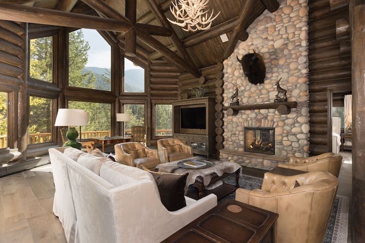 Luxury Gallatin Riverview Lodge Near Big Sky! - Big Sky, MT