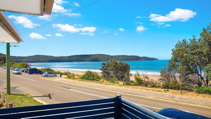 Sea Breeze Retreat - Beach Front - Umina