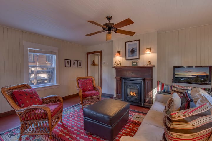 Vanni House: 2br- Hot Tub- Walk To Beach Downtown - Tahoe City, CA
