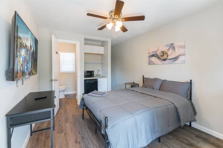 Lovely 1br Apt | Downtown Houston - Houston, TX