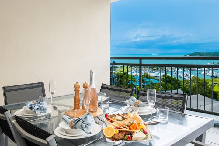 Club Airlie - Airlie Beach