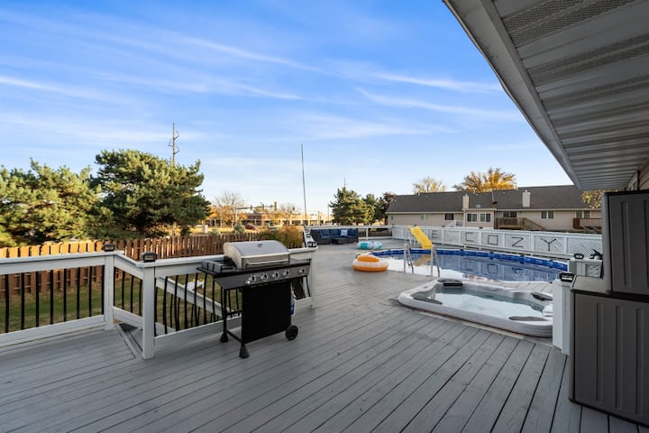 Ankeny Stay | Wtr Slide | Huge Yard | Space | I-35 - Ankeny, IA