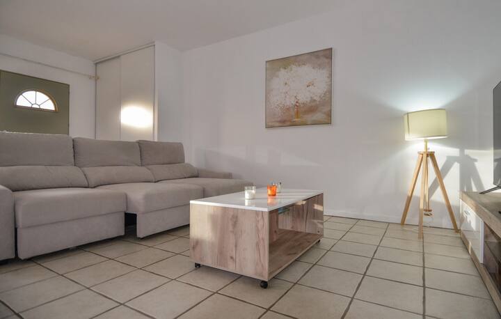 2 Bedroom Nice Home In Pont Saint Esprit - Pont-Saint-Esprit
