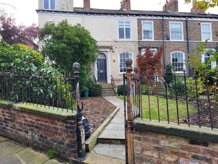 Mount Terrace, York - York