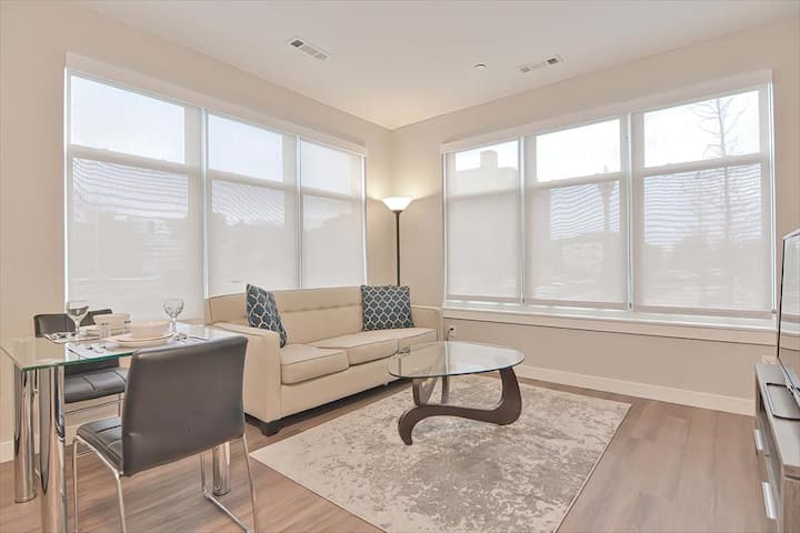 Modern East Boston 1br | Full Gym & Airport Access - Boston, MA