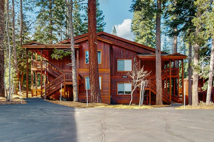 Serene 3br 2nd-floor | Balcony | Pool - Truckee, CA
