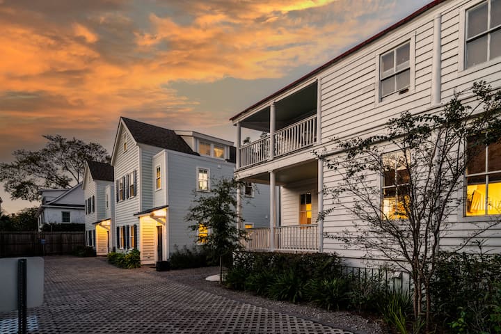 Stylish New 4 Bedroom Downtown Home - Charleston, SC