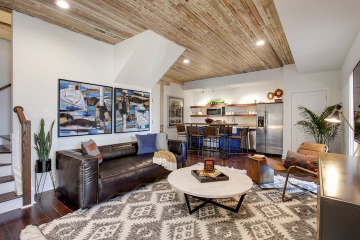 Modern Condo | Downtown Savannah - Savannah, GA