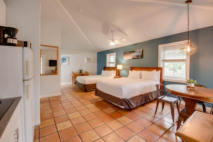 Pelican Suite | Cozy Cottage, Hot Tubs, Close To D - Key West, FL