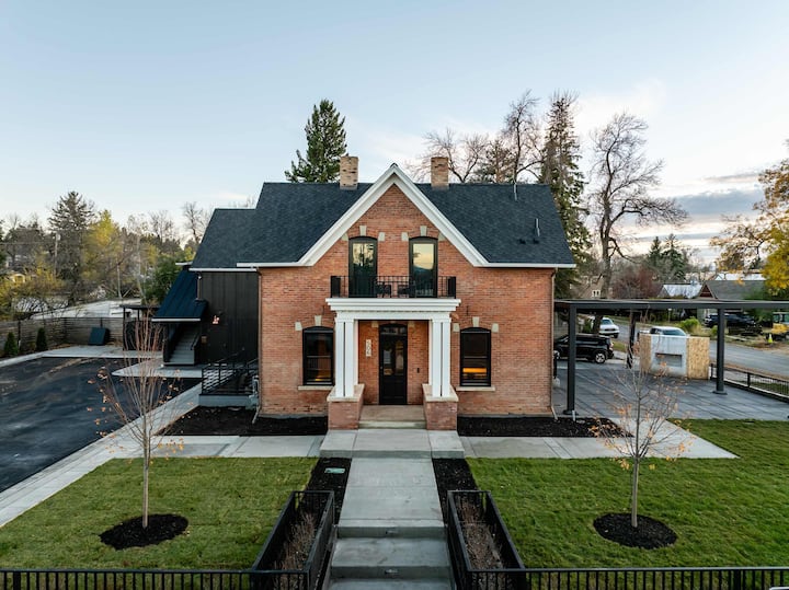 Experience The Romance Of The Historic Rouse House - Bozeman, MT