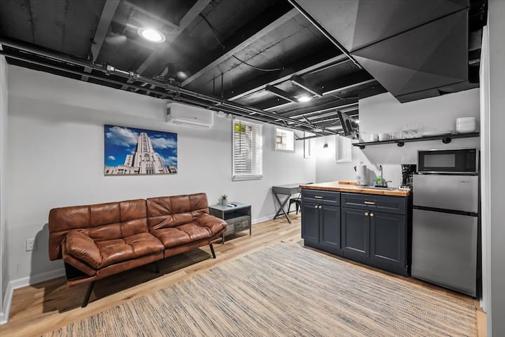 The Walnut Suites - The Onyx Suite - University of Pittsburgh, Pittsburgh
