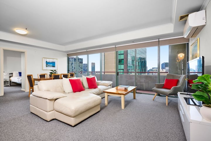 Stunning Views In Southbank With Two Car Spaces - Saint Kilda