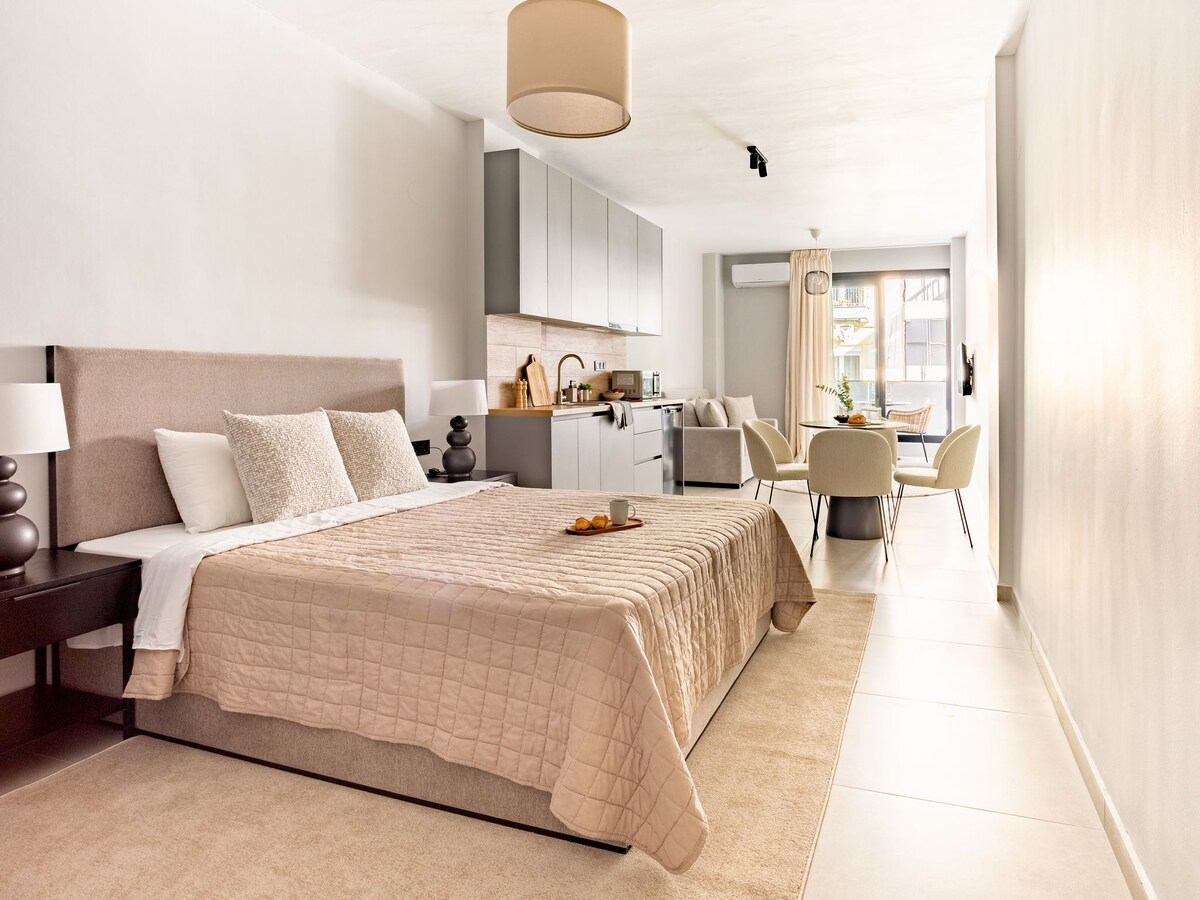 Sanders Tower Centre - Lovely Superior Studio Apt - Apartments for Rent ...