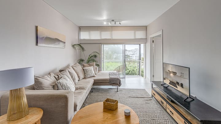 Modern Flat With Ocean Views | Walk To The Beach - eMdloti