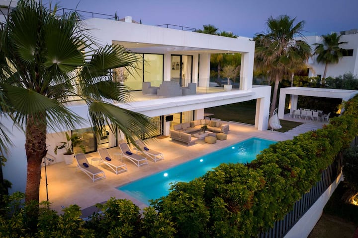 Luxury 5-bed Villa With Pool In Marbella - Marbella
