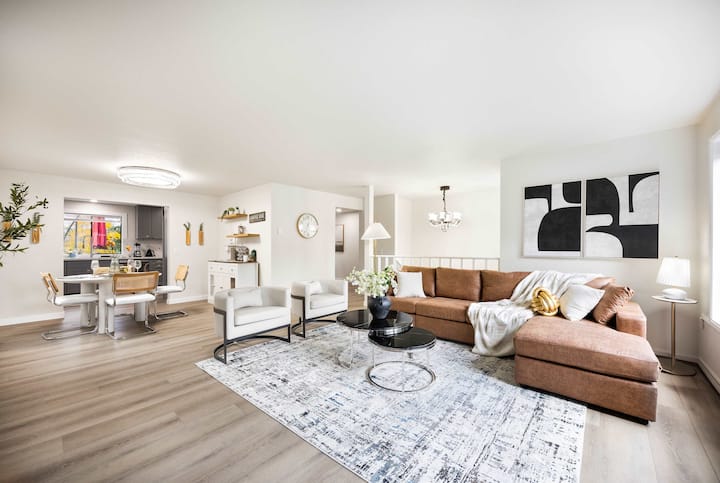 Family-friendly Home W/ Kids' Play Castle - Seattle, WA