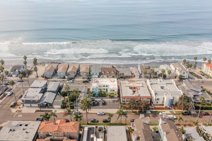 King Suite! Steps To Beach & Close To Pier & Shops - Oceanside, CA