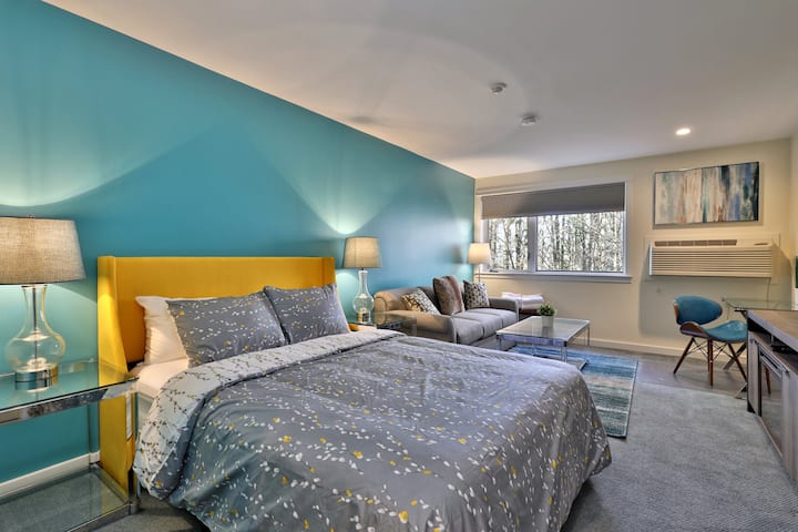 Tranquil Peaks At Killington Center: Bus. Pool. - Killington, VT