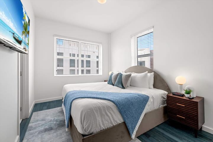 Overlook The City! Miami King Suite W Pool - Miami, FL