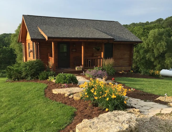 The Aster Cabin - Dubuque, IA