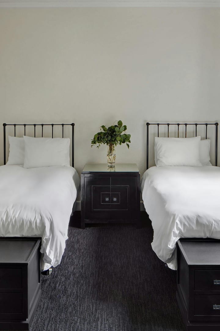 Spacious Double Queen Suite For Families - Calistoga, CA