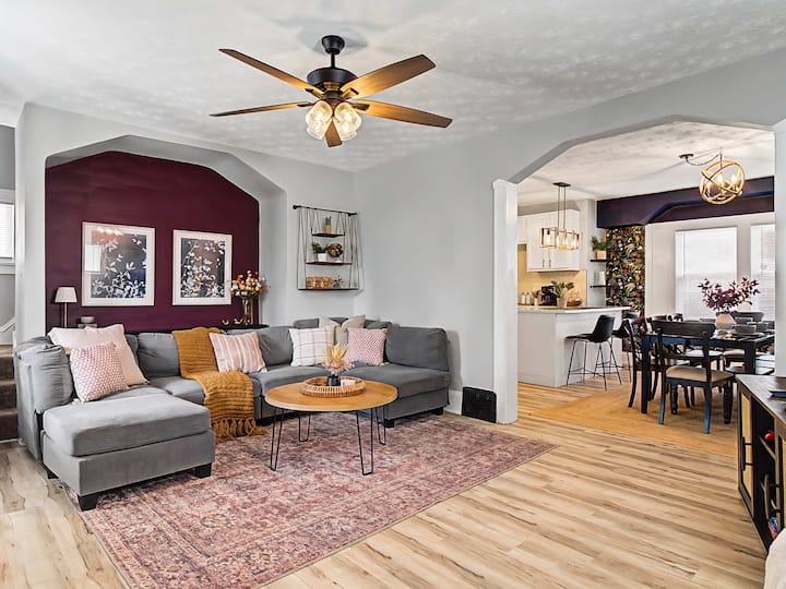 Hot Tub Escape Near Dt Cleveland|games|sleeps 7 - Cleveland