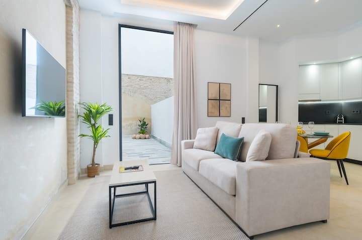New & Design Apartment - Private Patio - Gallos 3 - Siviglia