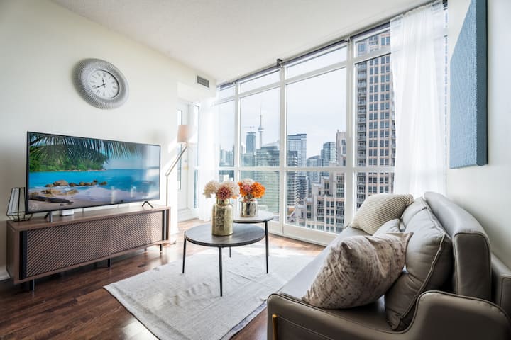 Chic 2br+d Condo W/lake & Cn Tower Views + Parking - Toronto
