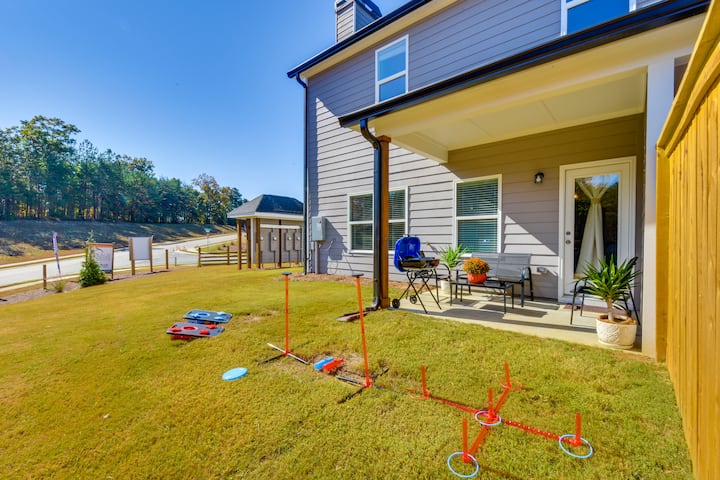 Family Friendly: Modern Townhome In Lula! - Clermont, GA