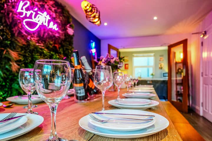 West Pier Beach - By Brighton Holiday Lets - Brighton