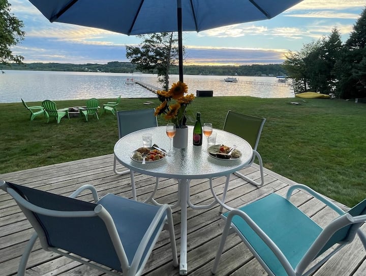 Charming House On Lake Leelanau. Sunset Views. - Lake Leelanau, MI